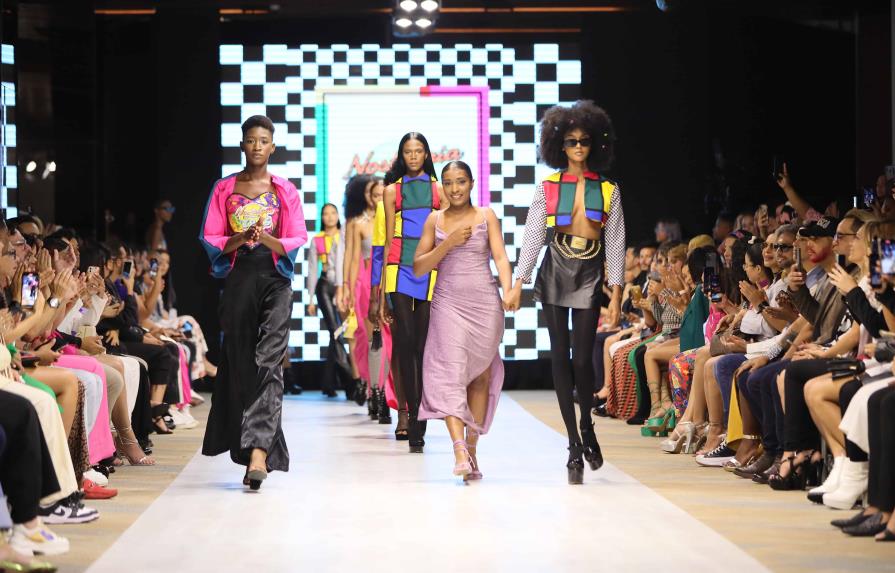 La novel Denisse Morel se remonta a los 90 en el RD Fashion Week ...