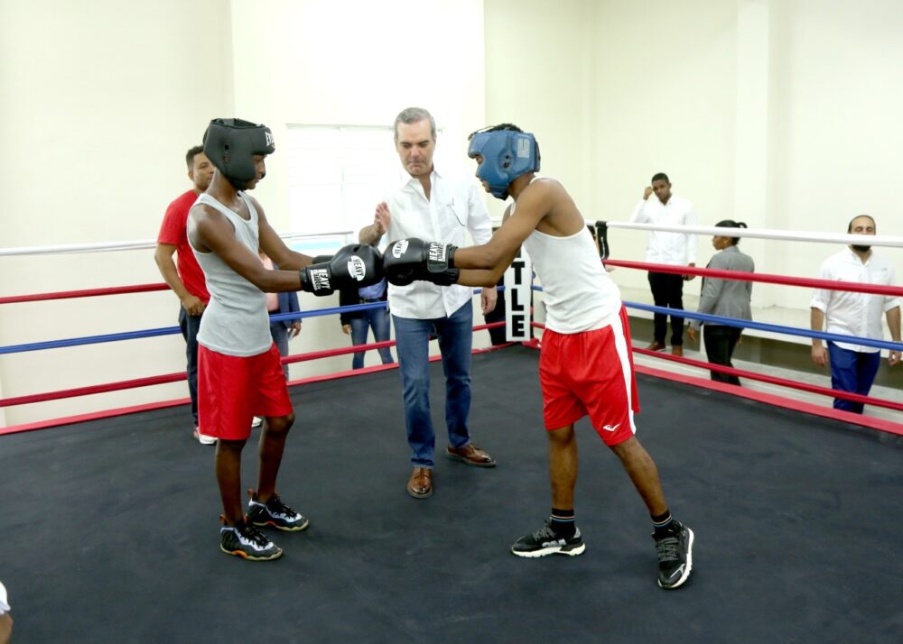 Abinader deja inaugurado el Club Rafael Leónidas Solano en Guachupita ...