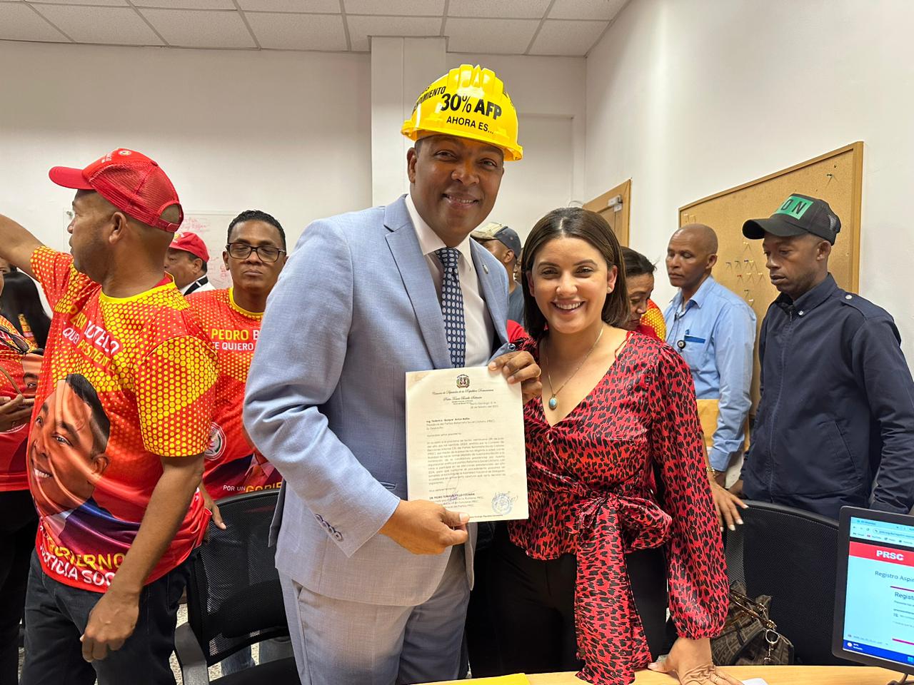 Pedro Botello inscribe su precandidatura a la Presidencia - Periódico ...