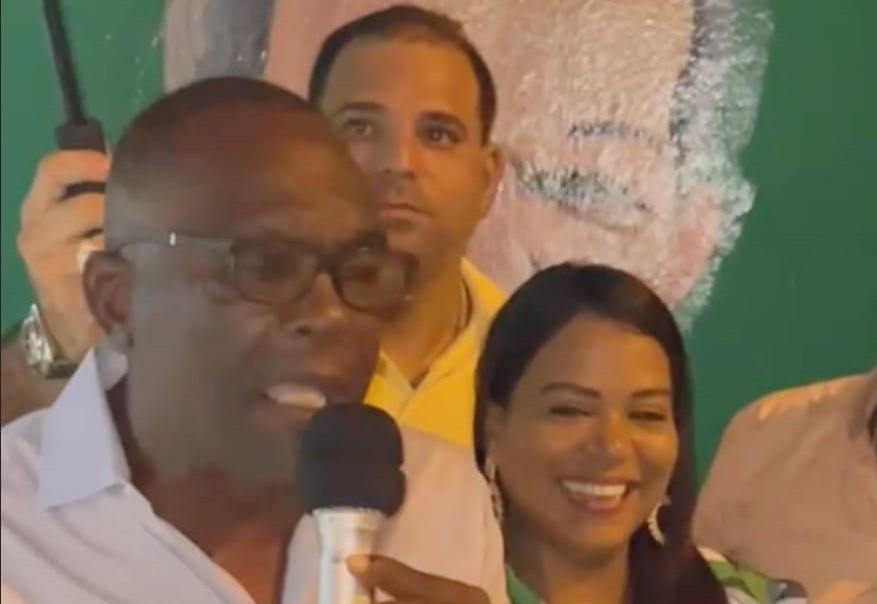 Candidata a diputada FP Indhira Polanco celebra cena navideña en Los ...