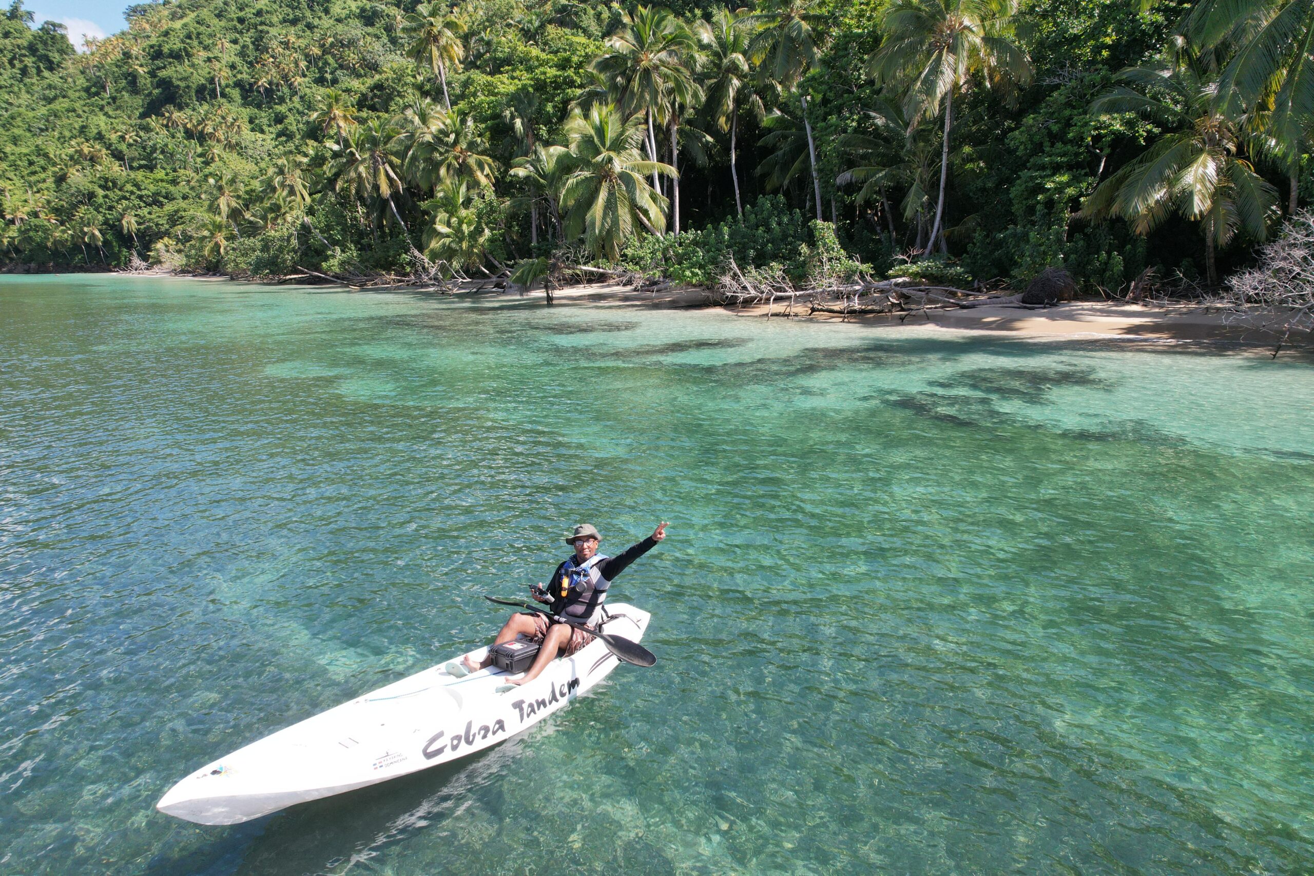 Explorador Dominicano y Kayaker Denis Martínez Desafía los Cuerpos de ...