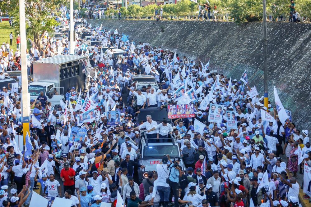 PRM y aliados movilizan miles de personas en una marcha-caravana ...