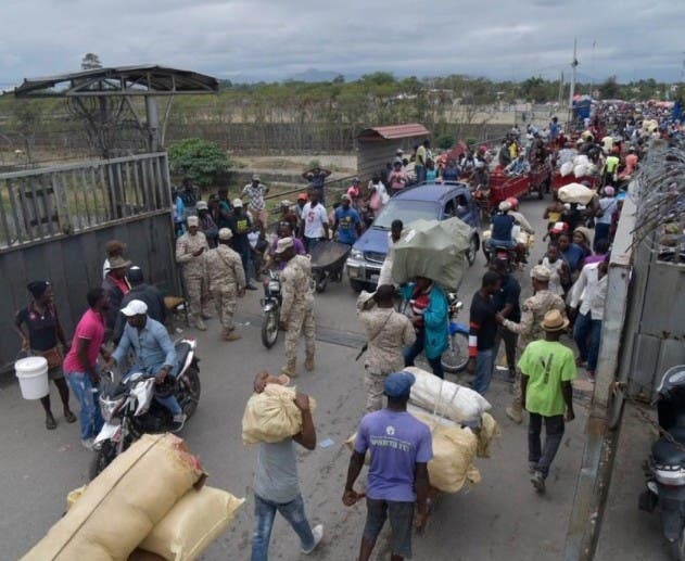 El mercado fronterizo con RD solución de los haitianos para abastecerse ...